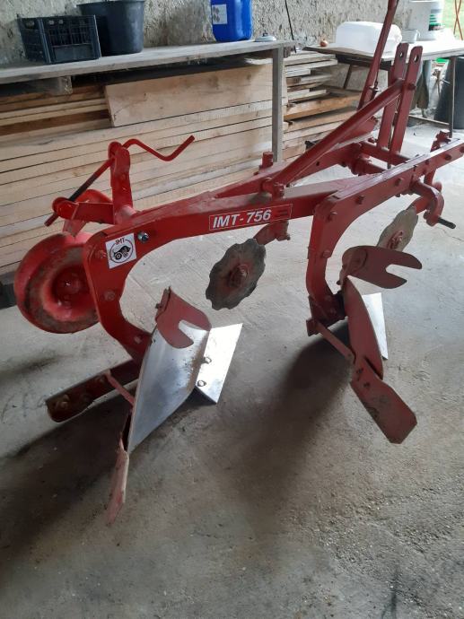 IMT 756 plug 12 cola VK