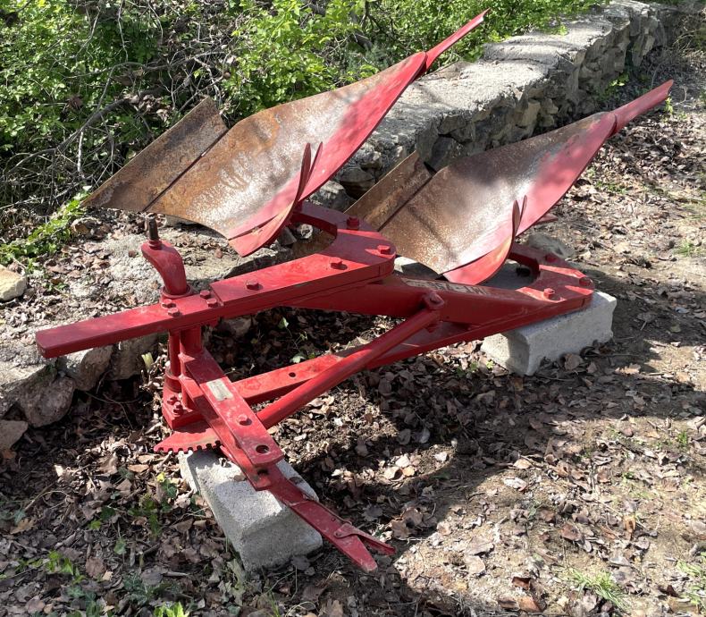 Plug IMT 756 Niski Klirens - vrlo dobro stanje