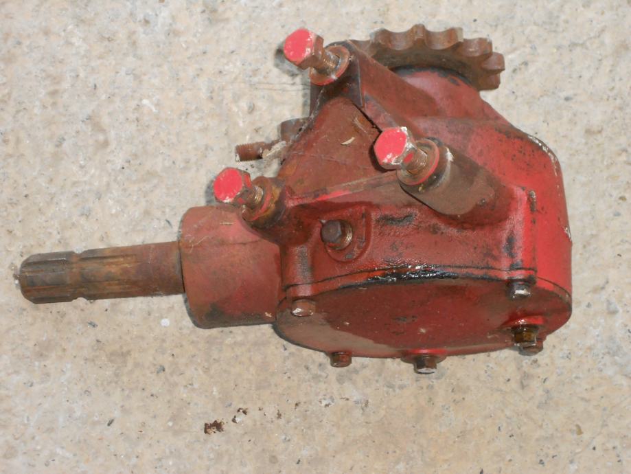 Reduktor getriba utovarne prikolice sip 25