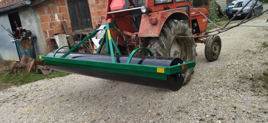 VALJAK ZA OBRADU ZEMLJE NOVOO!!!!!!!!!!