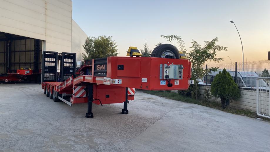 GVN TRAILER GVN329 labudica 3os za prijevoz strojeva s hid. platformom ...
