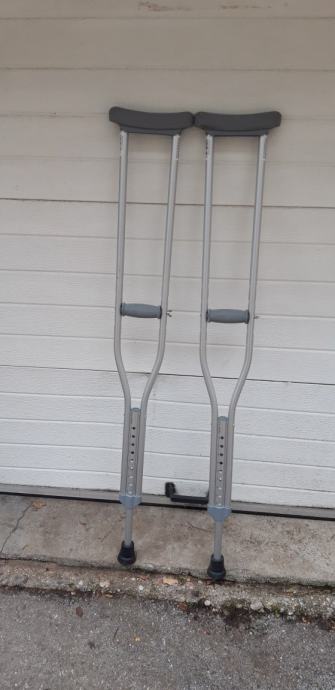 Podpazušne štake za hodanje