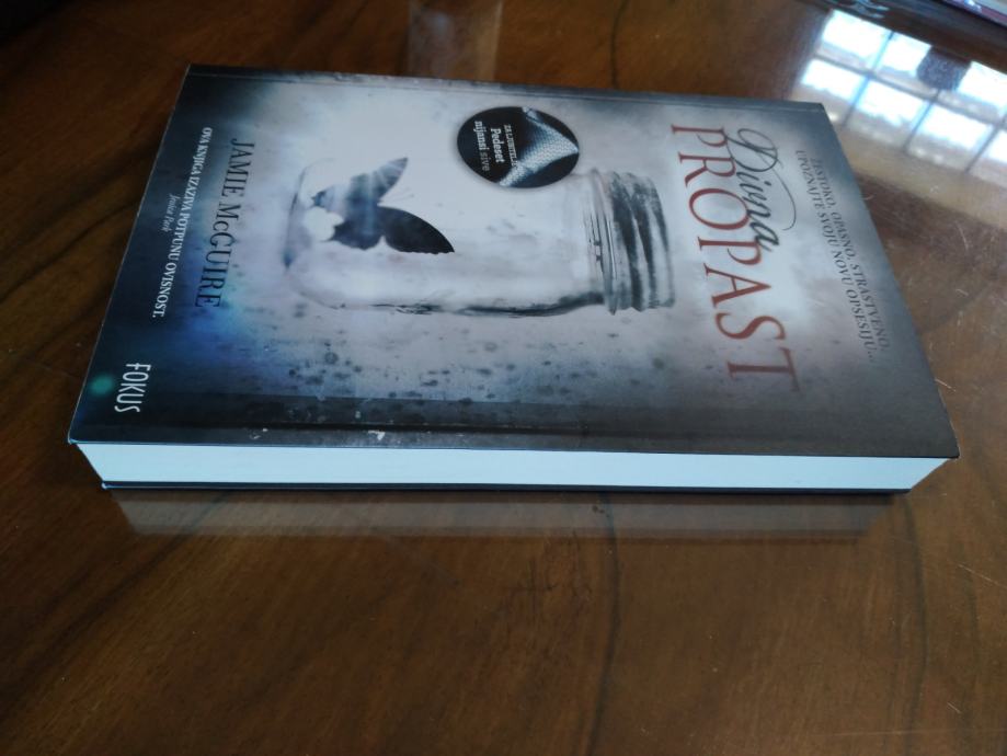 Jamie McGuire Divna propast Profil Zg 2013 NOVO!