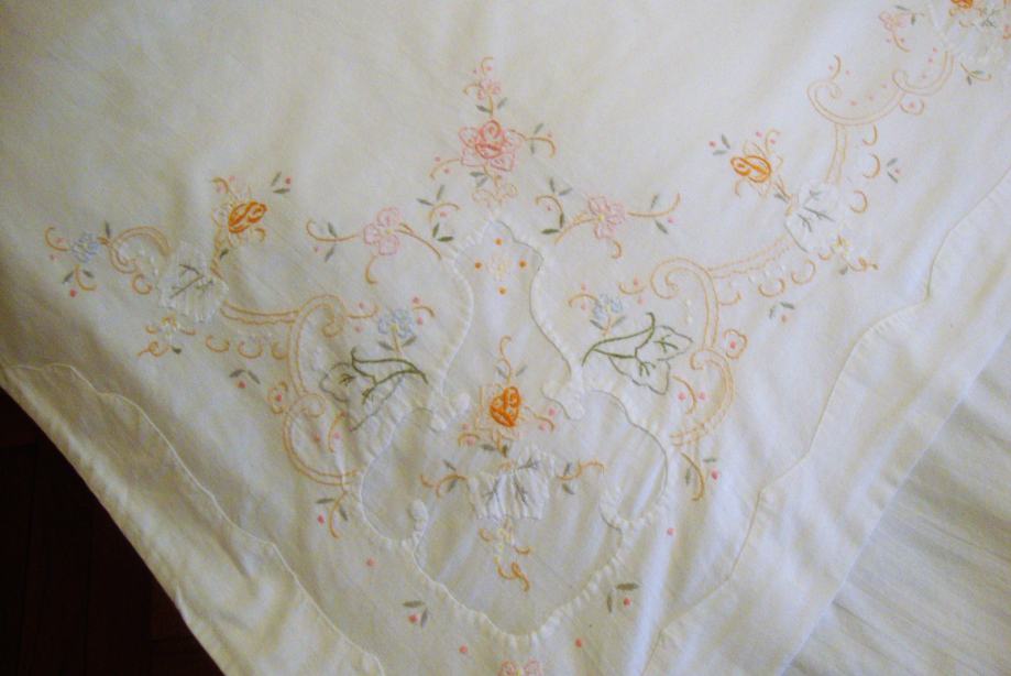 LANCUN VELIKI RUČNO VEZEN - PLAHTA POSTELJINA