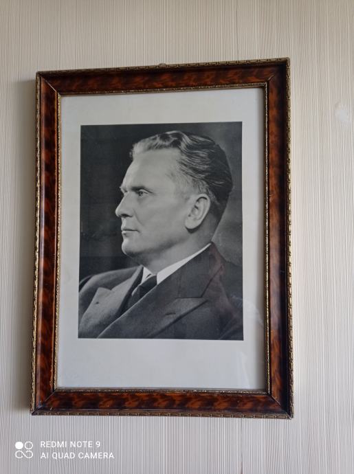 Tito slika s okvirom