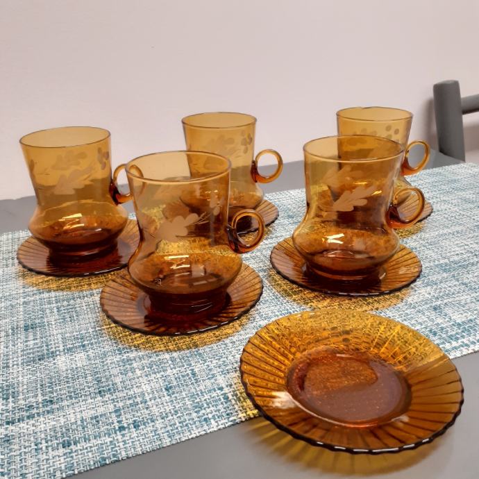 Stare staklene šalice