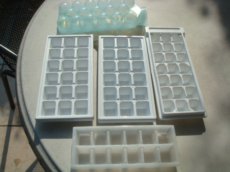 PLASTIČNE POSUDE ZA LED