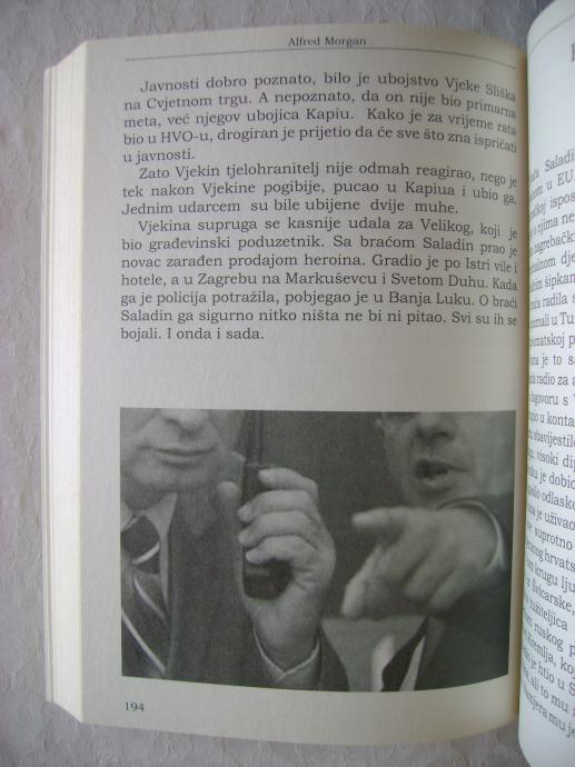 Napisana iz pera bivšeg agenta hrvatske tajne službe zvanog Vrana, knj