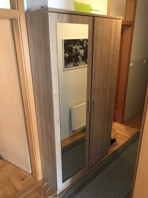 Dva ormara za predsoblje