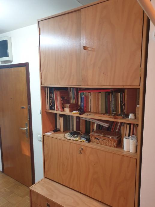 ormar s policama poklanjam **** HITNO