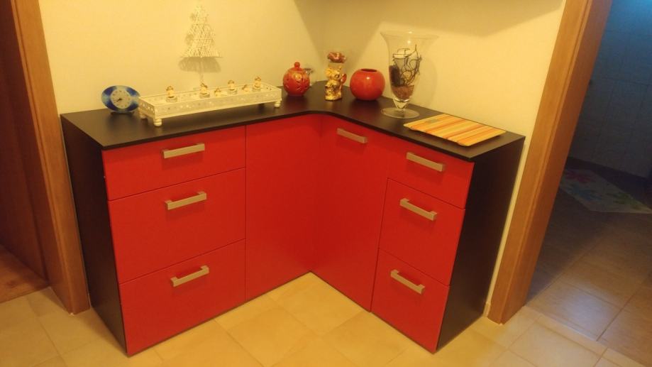 PREDSOBLJE KUTNA KOMODA