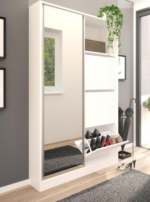 Moderno predsoblje sa kliznim vratima i ogledalom