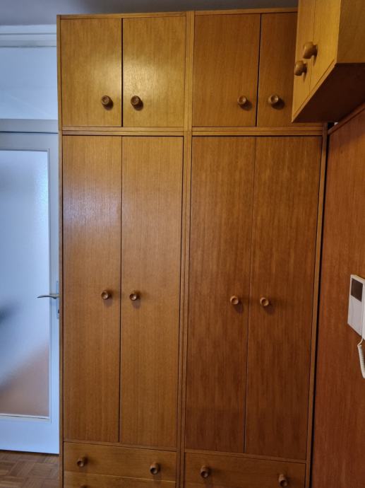 Drveni ormar ručno rađeni