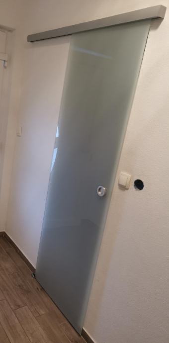 Klizna vrata, mutno staklo
