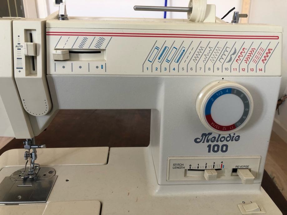 Singer mašina za šivanje melodie 100