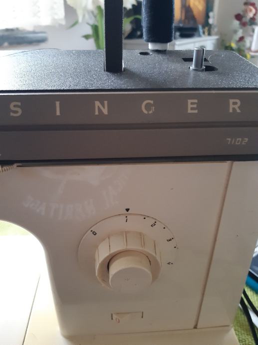 Šivaća mašina singer 7102, vrhunska kvaliteta sa manjim kvarom