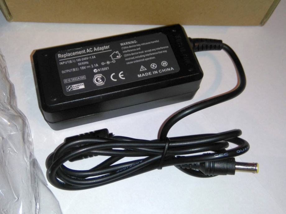 Adapter za laptop Samsung, LG, LED, LCD ekrane 19V 5,5x3,0 2,1A 40W