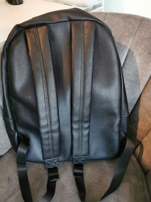 Crni ruksak Firetrap