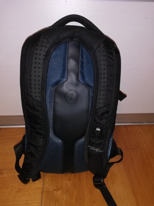 SWISS DIGITAL crni ruksak, vanjski USB port, RFID zaštita - Crikvenica