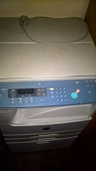 Fotokopirni uređaj Canon iR2000