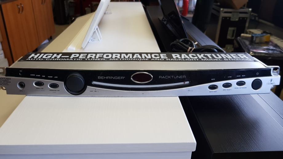 Behringer BTR2000 rack tuner