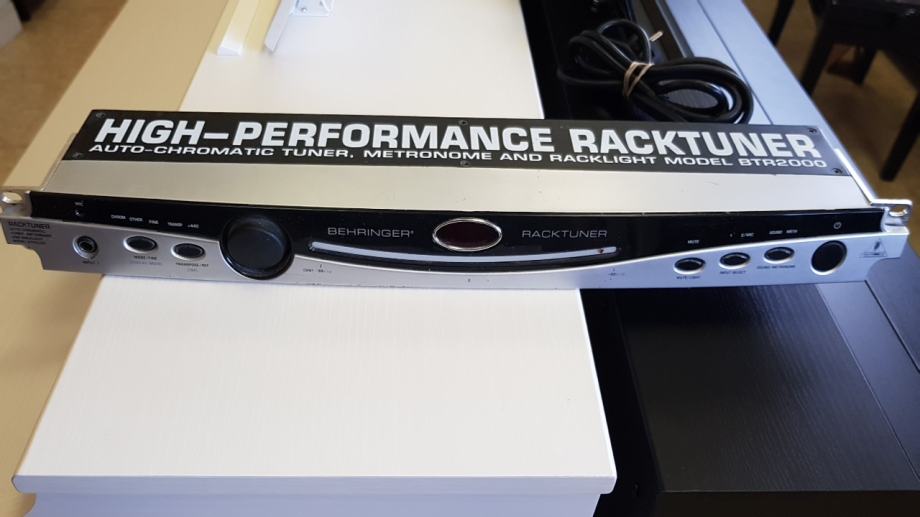 Behringer BTR2000 rack tuner