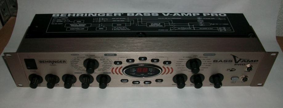 Behringer Vamp PRO guitar i bass processor - 550kn svaki V-amp