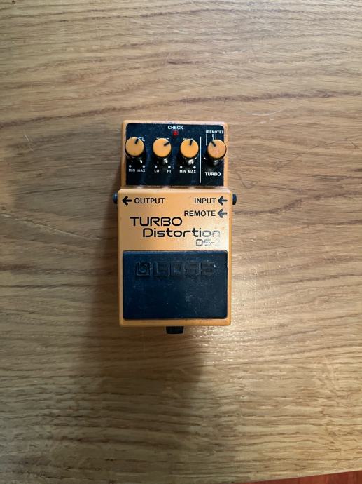 boss turbo distortion ds2 sa napajanjem
