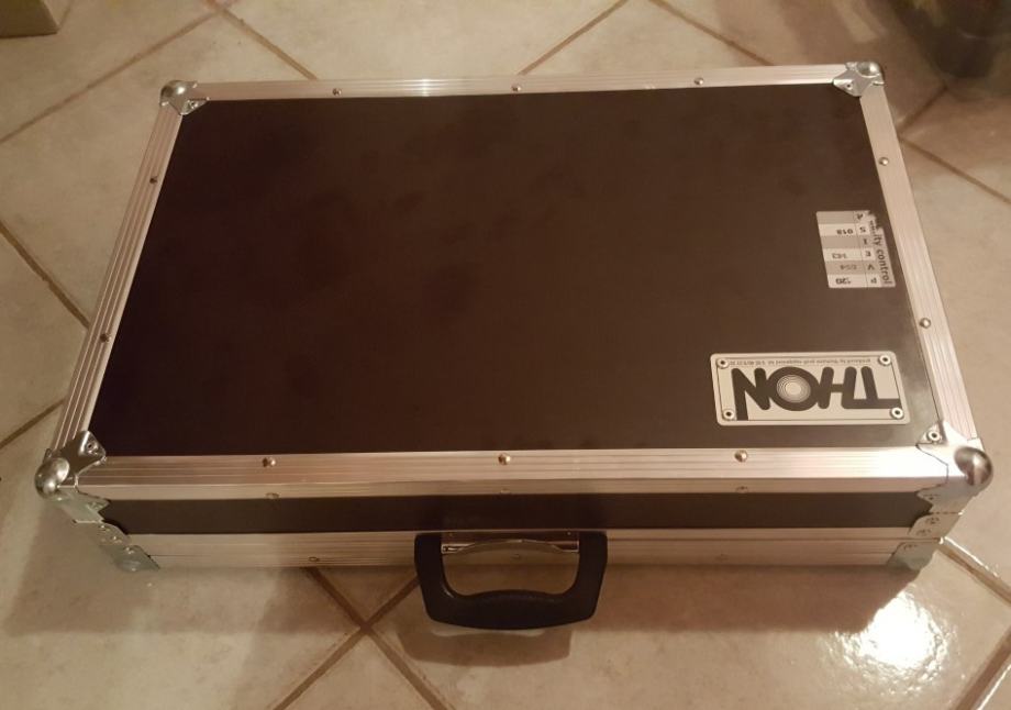 BOSS GT100 + HARD CASE