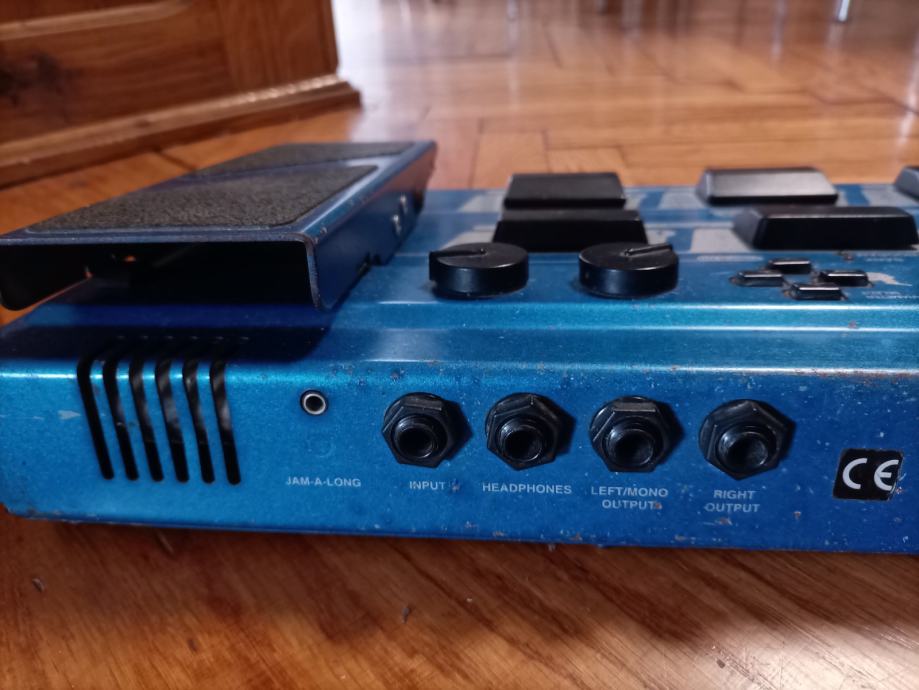 PEDALA DIGITECH RP7 VALVE PREAMP/EFFECTS PROCESSOR za gitaru