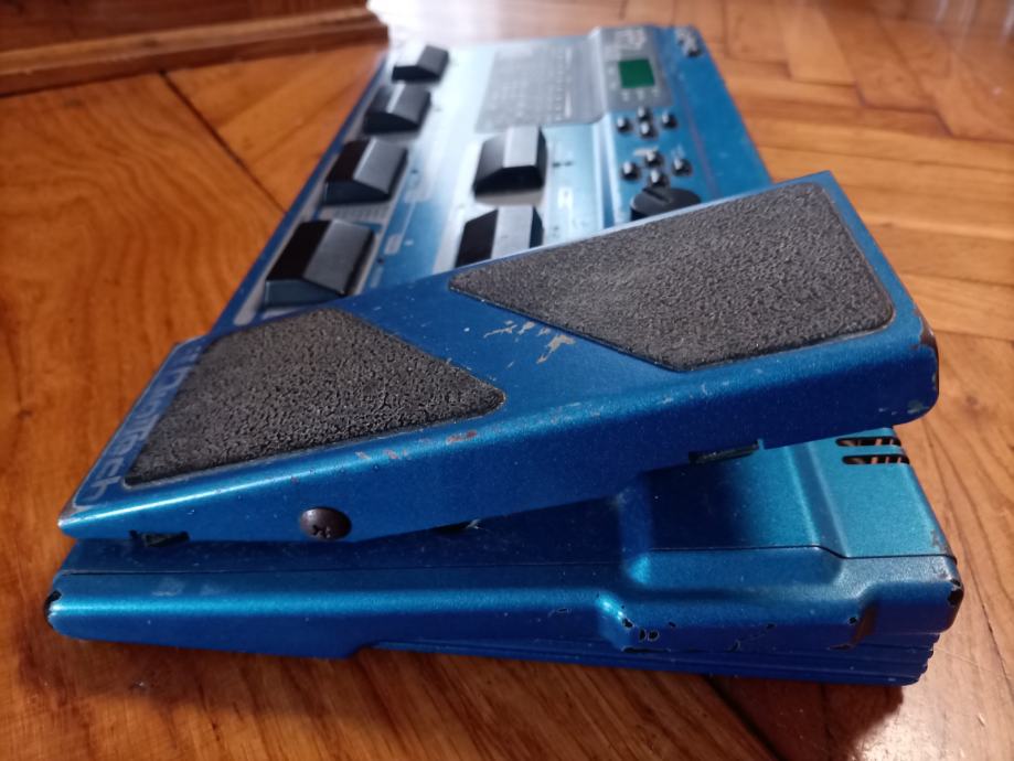 PEDALA DIGITECH RP7 VALVE PREAMP/EFFECTS PROCESSOR za gitaru