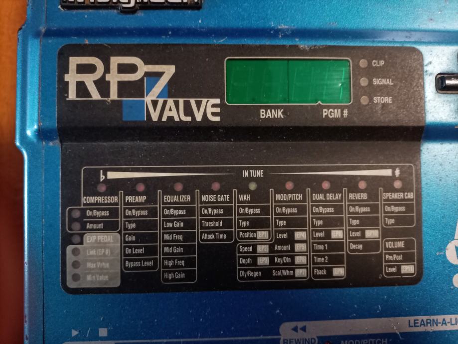 PEDALA DIGITECH RP7 VALVE PREAMP/EFFECTS PROCESSOR za gitaru