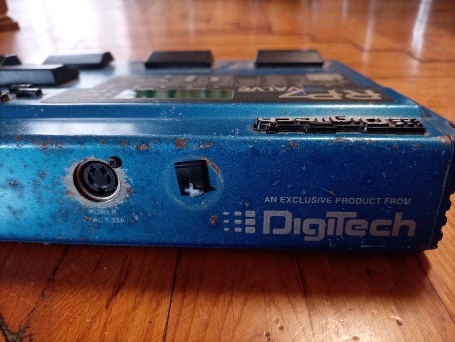 PEDALA DIGITECH RP7 VALVE PREAMP/EFFECTS PROCESSOR za gitaru