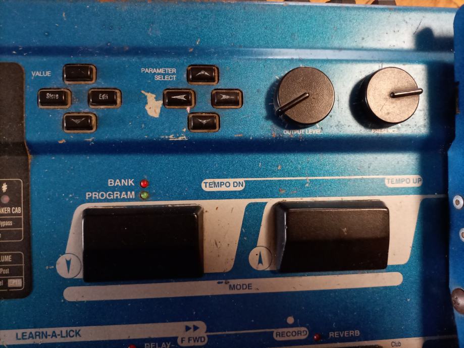 PEDALA DIGITECH RP7 VALVE PREAMP/EFFECTS PROCESSOR za gitaru