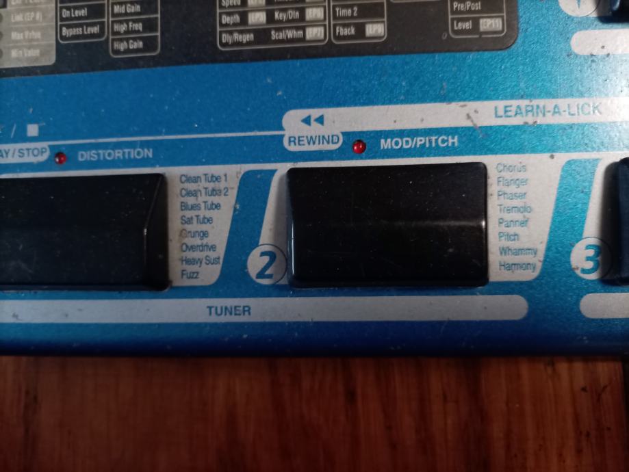 PEDALA DIGITECH RP7 VALVE PREAMP/EFFECTS PROCESSOR za gitaru