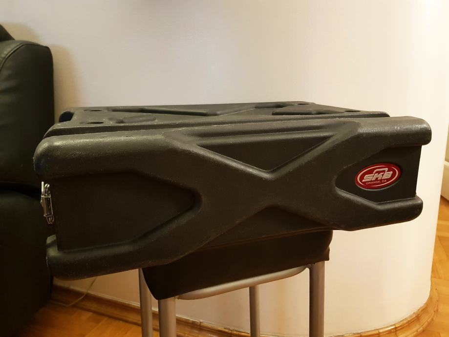 FRACTAL AXE FX ULTRA + SKB RACK CASE