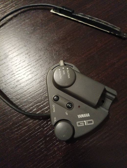 ROLAND GR55 gitarski sint i Yamaha pickup