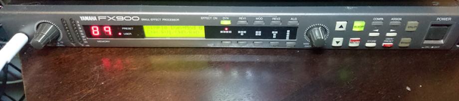 Yamaha FX900 processor za gitaru, bas - live / studio FX