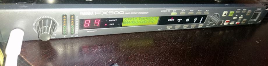 Yamaha FX900 processor za gitaru, bas - live / studio FX
