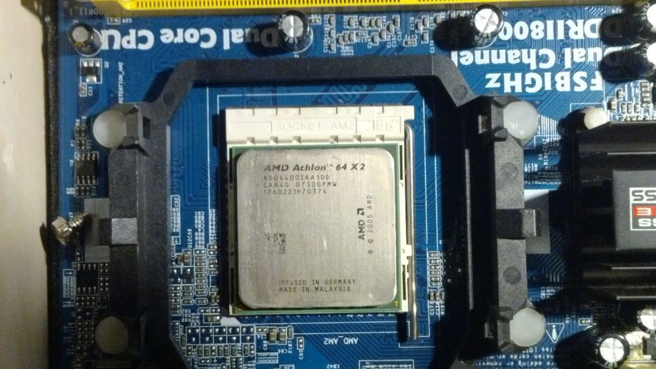 AMD Athlon 64 X2 4400+ Scoket AM2 Dual Core 2,3 Ghz+Hladnjak