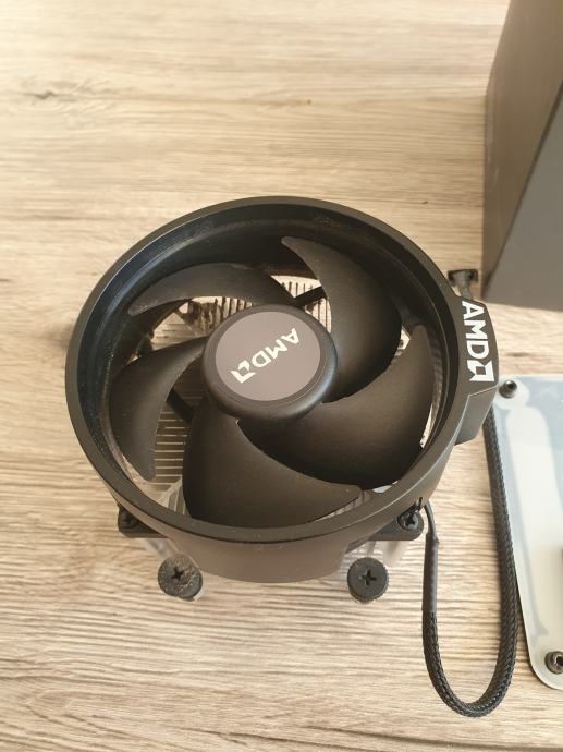 AMD Ryzen 2600x + wraith spire hladnjak