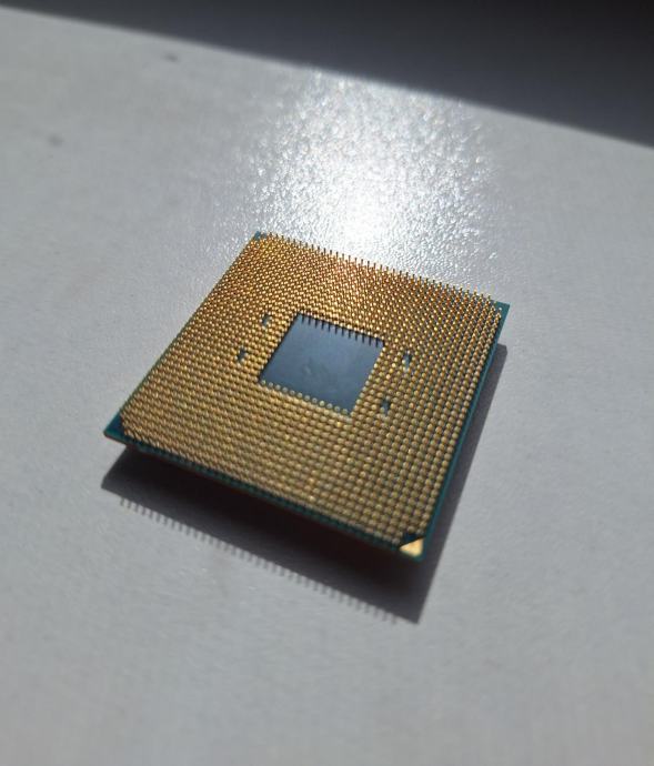 AMD Ryzen 5 1600 six core procesor i Wraith Spire ventilator - 40 eura