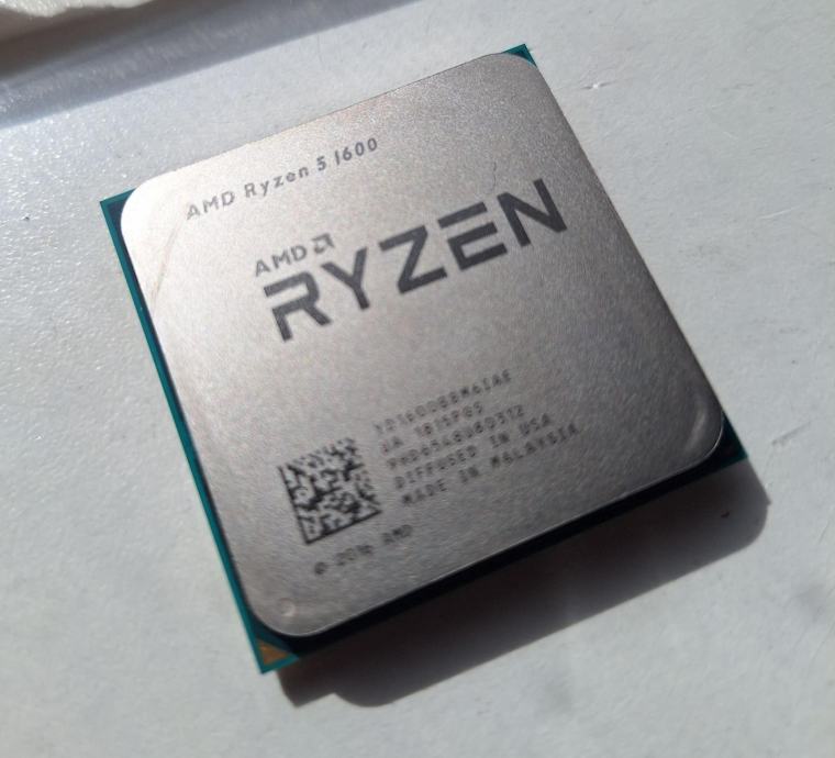 AMD Ryzen 5 1600 six core procesor i Wraith Spire ventilator - 40 eura
