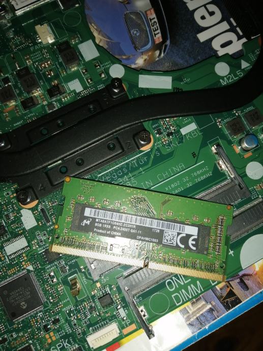 i7 7500U 8 x 3.5GHz, 8GB DDR4 RAM I Maticna ploca