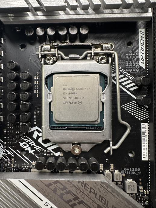 Intel i7 10700k + ROG Strix Z490-A Gaming MBO + Crucial Ballistix RGB