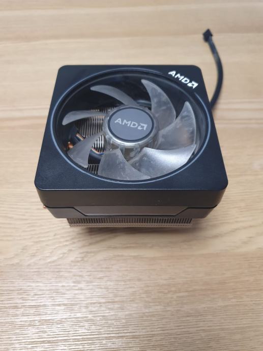 Procesor AMD Ryzen 7 2700x s originalnim Wraith prism LED coolerom