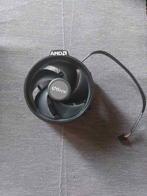 Prodajem AMD Ryzen 5 3600 sa coolerom