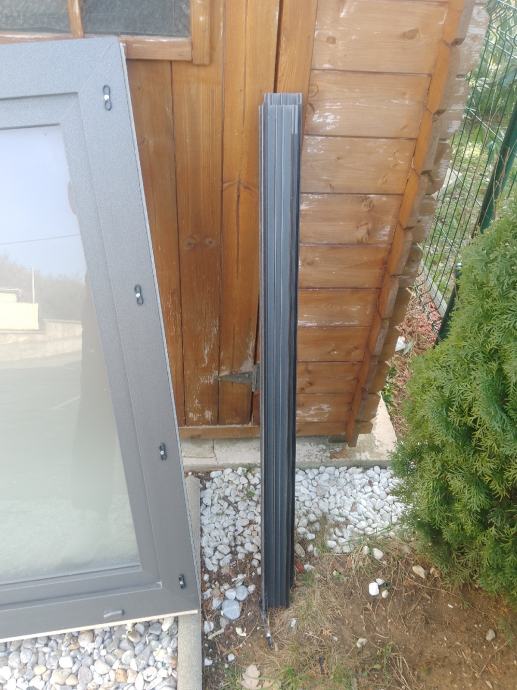 Prozor:širina 98 cm visina 108 cm boja antracit polovan bez oštecenj