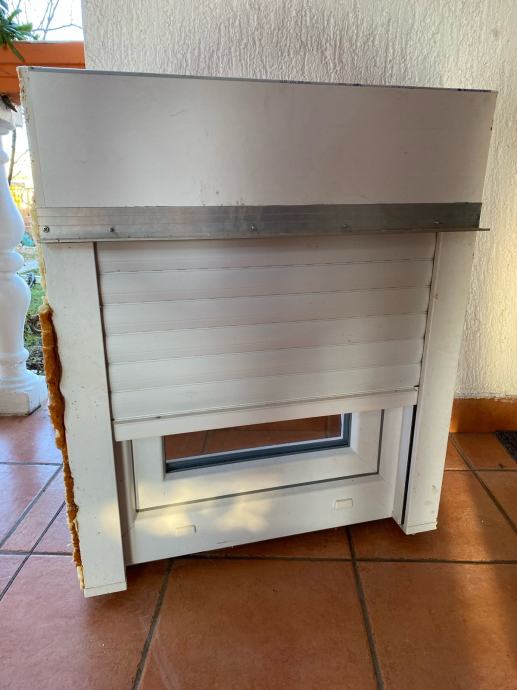 PVC prozor s roletom 60x71