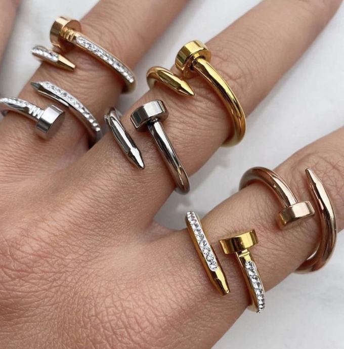 Cartier zlatni prsten, kirurški čelik